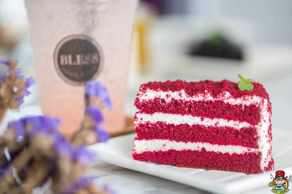 ลิ้มลองเค้กเนื้อนุ่มละมุนสุดฟิน แวะมากินที่ Bless Dessert and Café ...