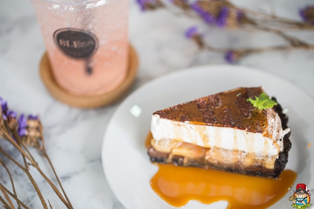 ลิ้มลองเค้กเนื้อนุ่มละมุนสุดฟิน แวะมากินที่ Bless Dessert and Café ...