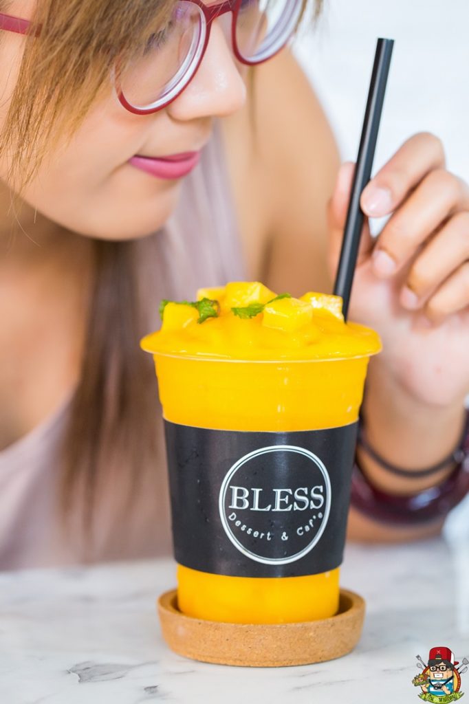 ลิ้มลองเค้กเนื้อนุ่มละมุนสุดฟิน แวะมากินที่ Bless Dessert and Café ...