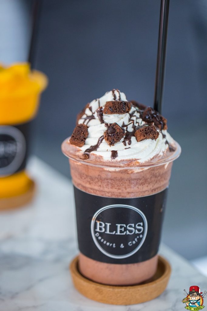 ลิ้มลองเค้กเนื้อนุ่มละมุนสุดฟิน แวะมากินที่ Bless Dessert and Café ...